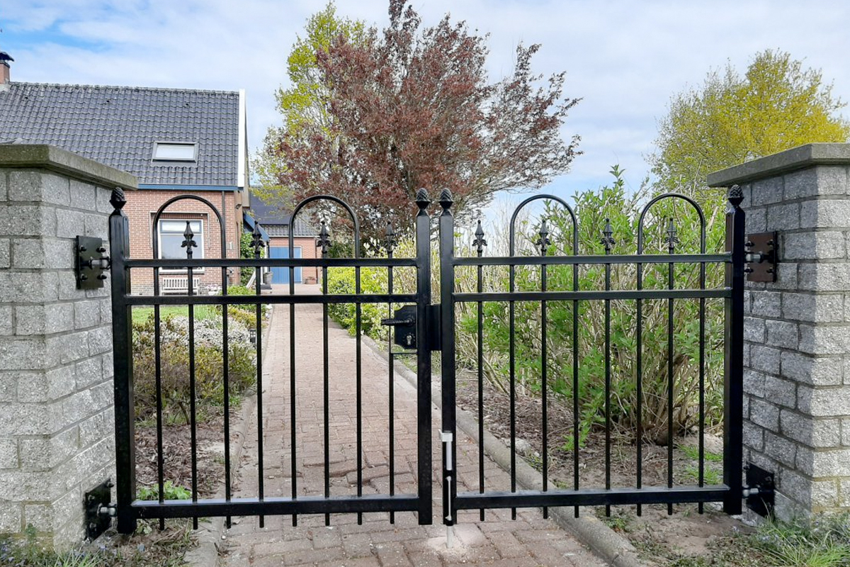 Poort in de tuin: een stijlvolle en functionele toevoeging - Tuinpoorten